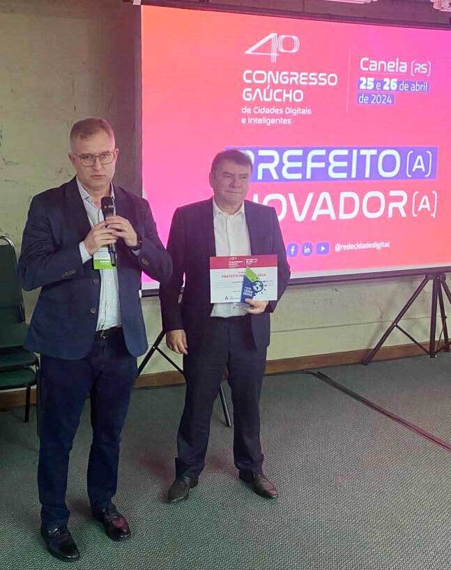 Jacques recebe prêmio de Prefeito Inovador do RS