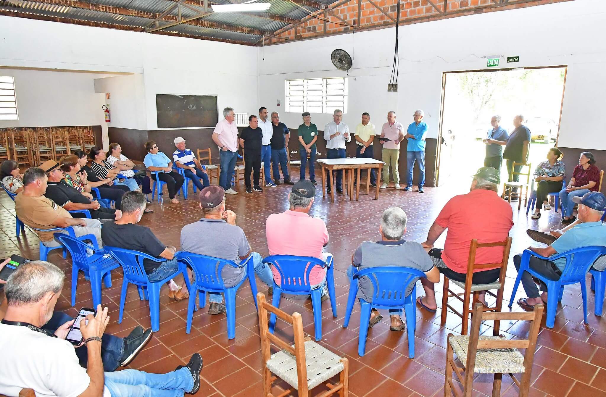 Contrapartida do município garante 1,2km de asfalto no interior