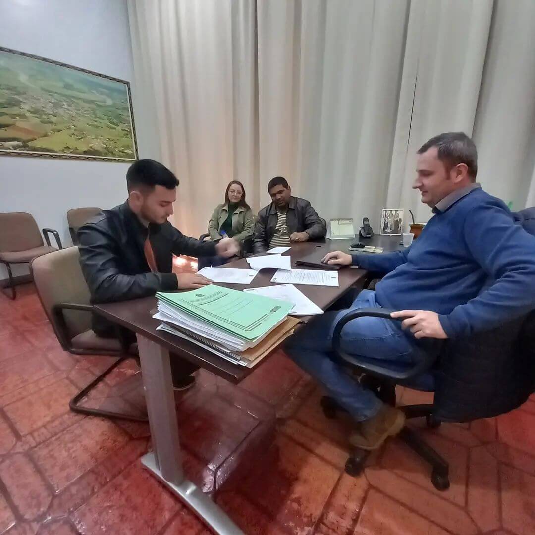 PREFEITURA MUNICIPAL ASSINA CONTRATO DE CONCESSÃO DE USO DE BEM PUBLICO